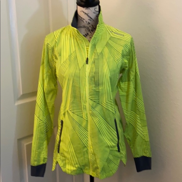 Brooks | Jackets & Coats | Nwt Brooks Reflective Zipped Exercise Jacket ...